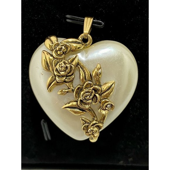 Avon | Jewelry | Vintage 991 Avon Lustrous Heart Pearlized Lucite ...